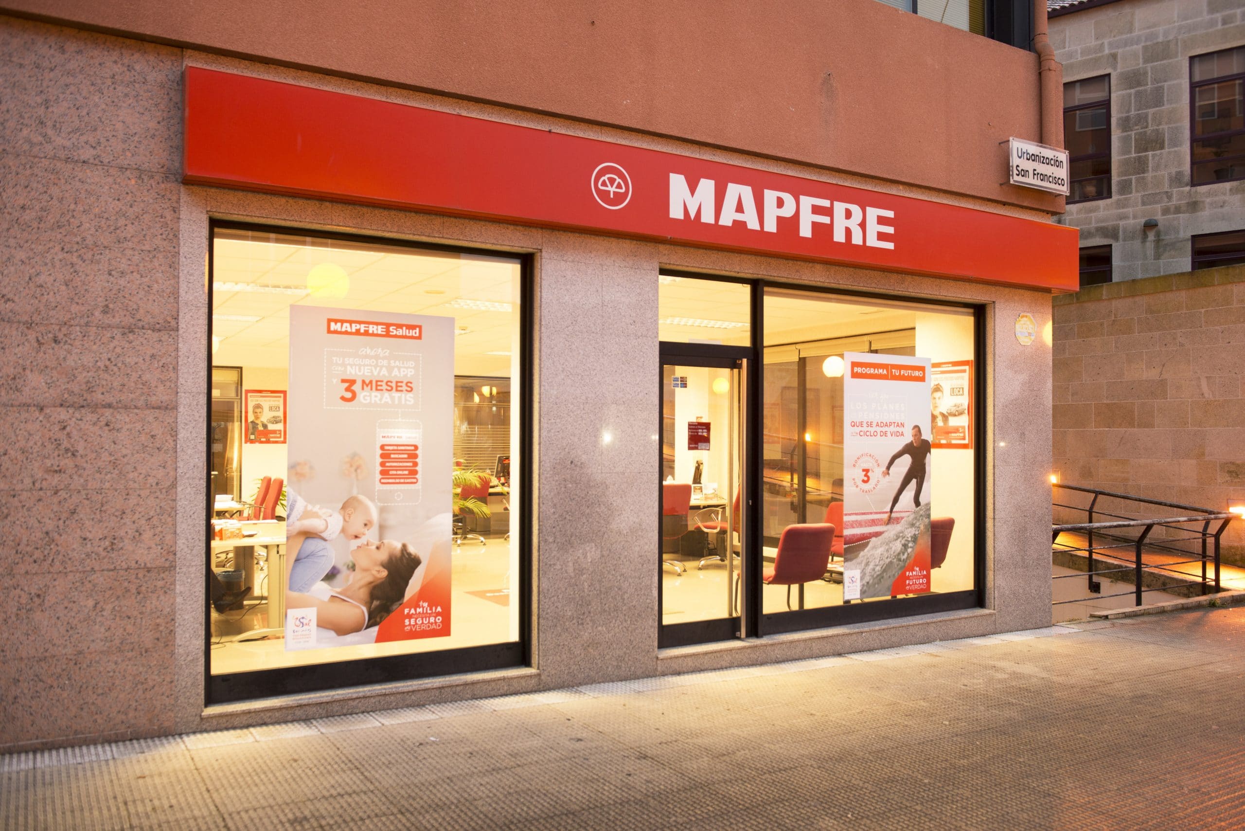 Oficina de Seguros MAPFRE NOYA, ROSALIA DE CASTRO 4